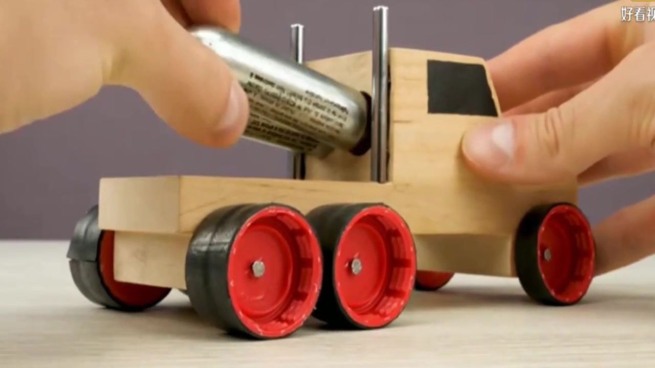 实录手工制作喷汽车全过程,完工后拉线的瞬间汽车帅爆了