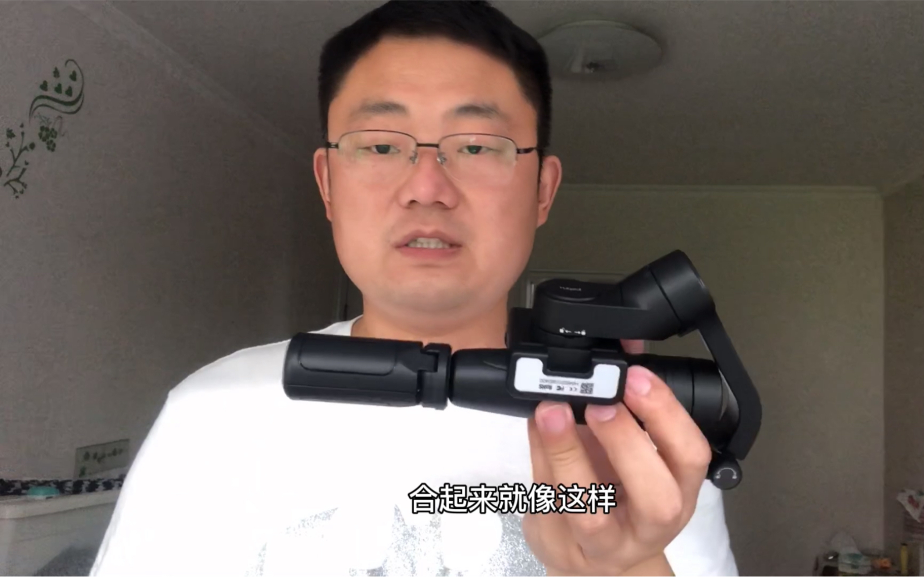 拍视频屏幕抖动,小伙网购手机云台稳定器,看看拍摄效果怎么样