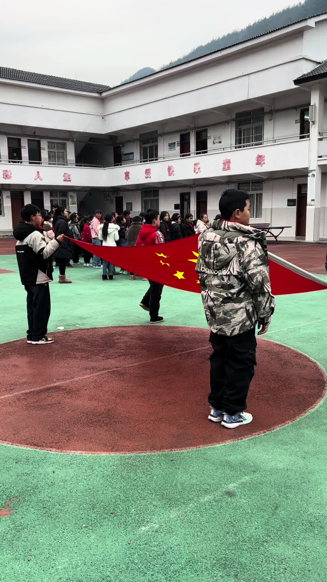 又是新的一周开始了#乡村教师 #乡村学校 #升旗仪式 #记录校园生活