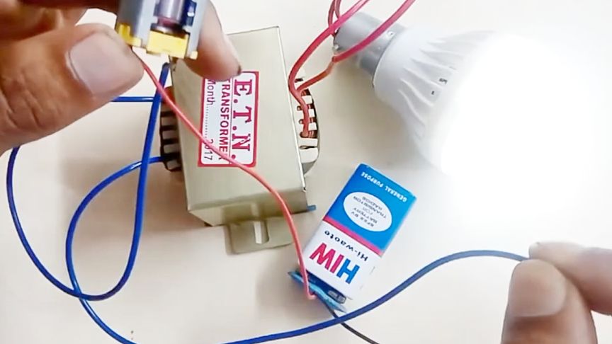 12V转220V逆变器其实很简单,用一个12V电机和一个变压器就成了