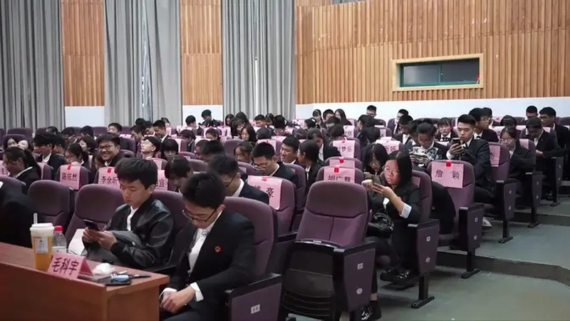 为何高校大学生竞选班委学生会越来越功利