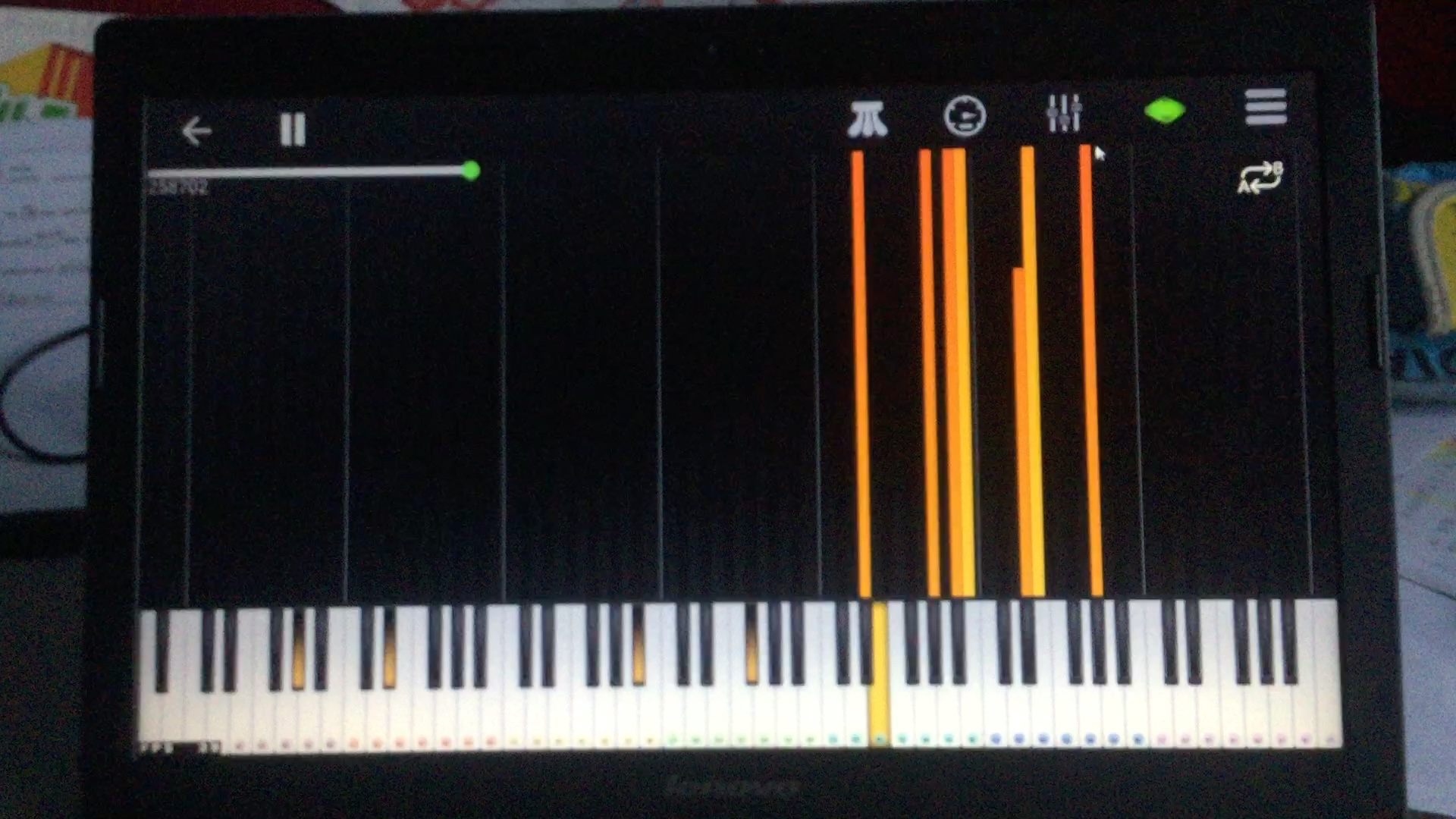 使用高配置手机或模拟器打开完美钢琴放黑乐谱还是会乱谱