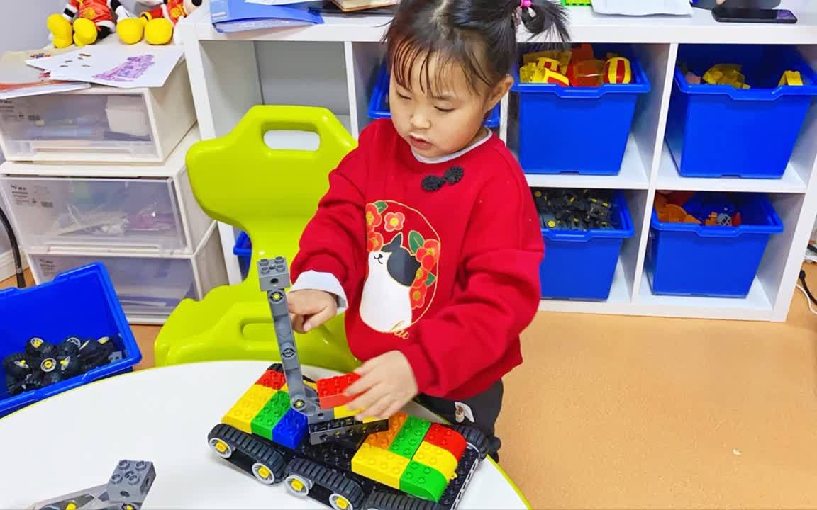 乐高积木搭建《装载炮弹的坦克》,履带轮装甲车,老师.