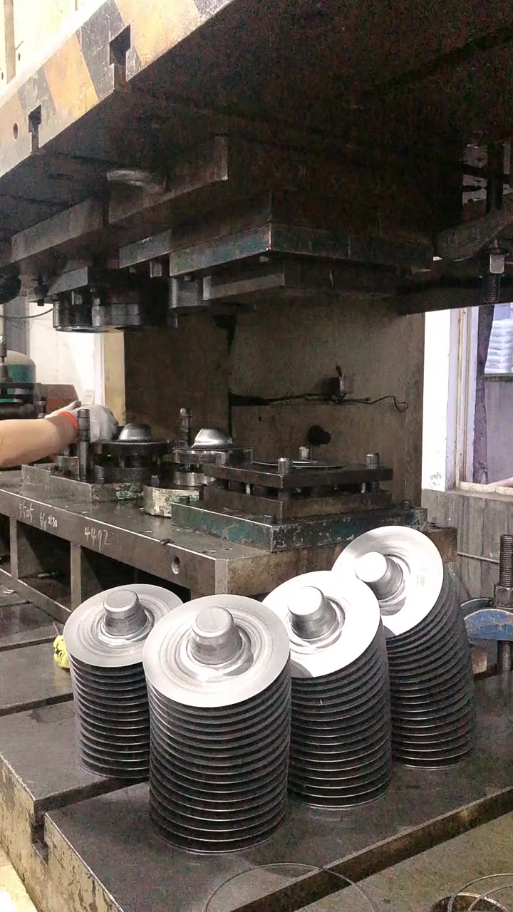 拉伸连续模具,连续拉伸五金模具,连续拉伸模具设计,拉伸机壳连续模具,...