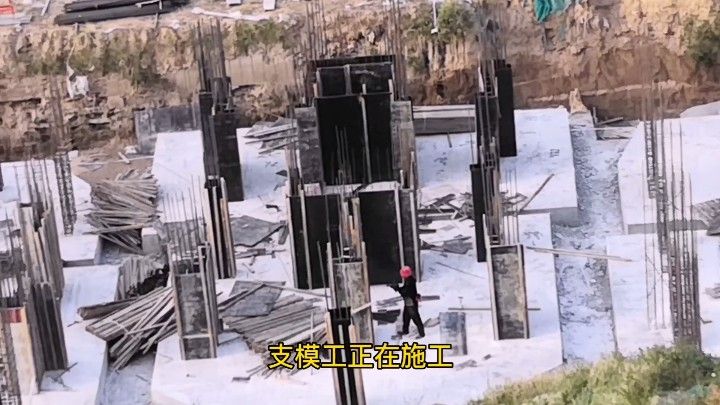 支模工进场施工,准备混凝土浇筑