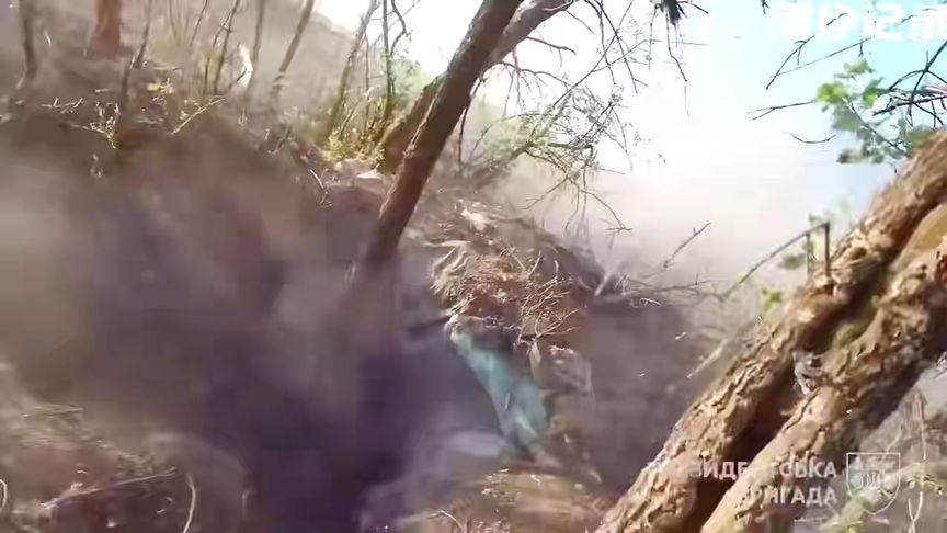 俄乌战场真实录像:惨烈战争瞬间!