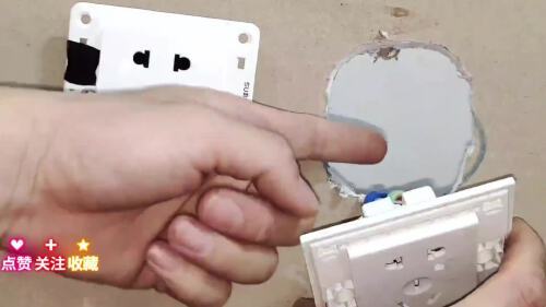 3 根木方排楼梯,无管卡固定 PVC 水管的妙招