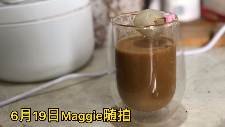 周末下雨天在家做了简易版咖啡,很欢乐