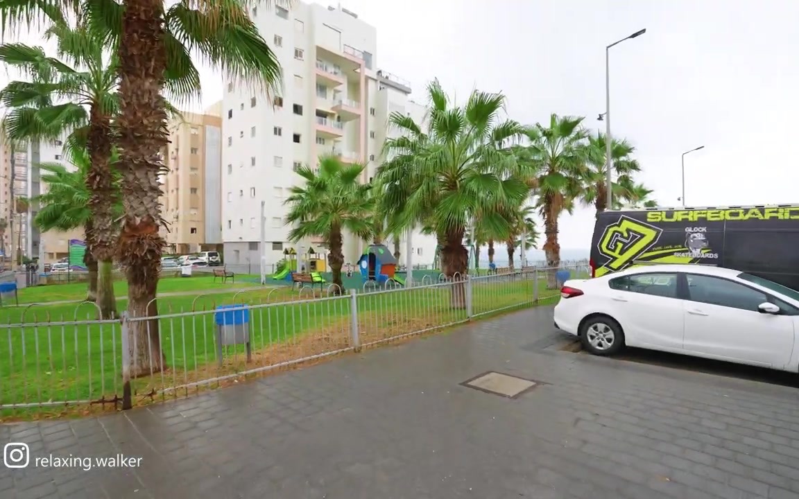 初冬的第一场雨 高清实拍以色列地中海沿岸城市巴特亚姆市