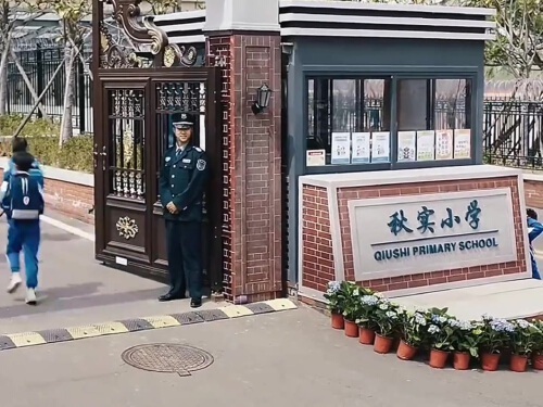 两个小孩灵魂互换,尴尬了