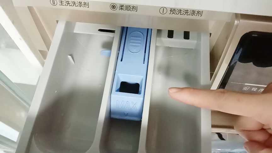 洗衣机的洗涤盒里有三个小格子,投放洗涤液时放错了也洗不干净