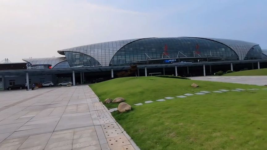 南通站到首都北京的两趟火车,G2586到北京南站,Z52到北京站