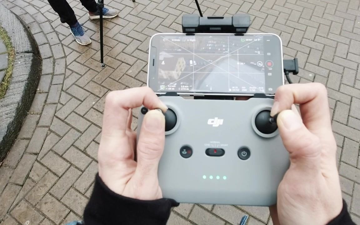 DJI MINI 2 航拍遥控器操作控制手法展示