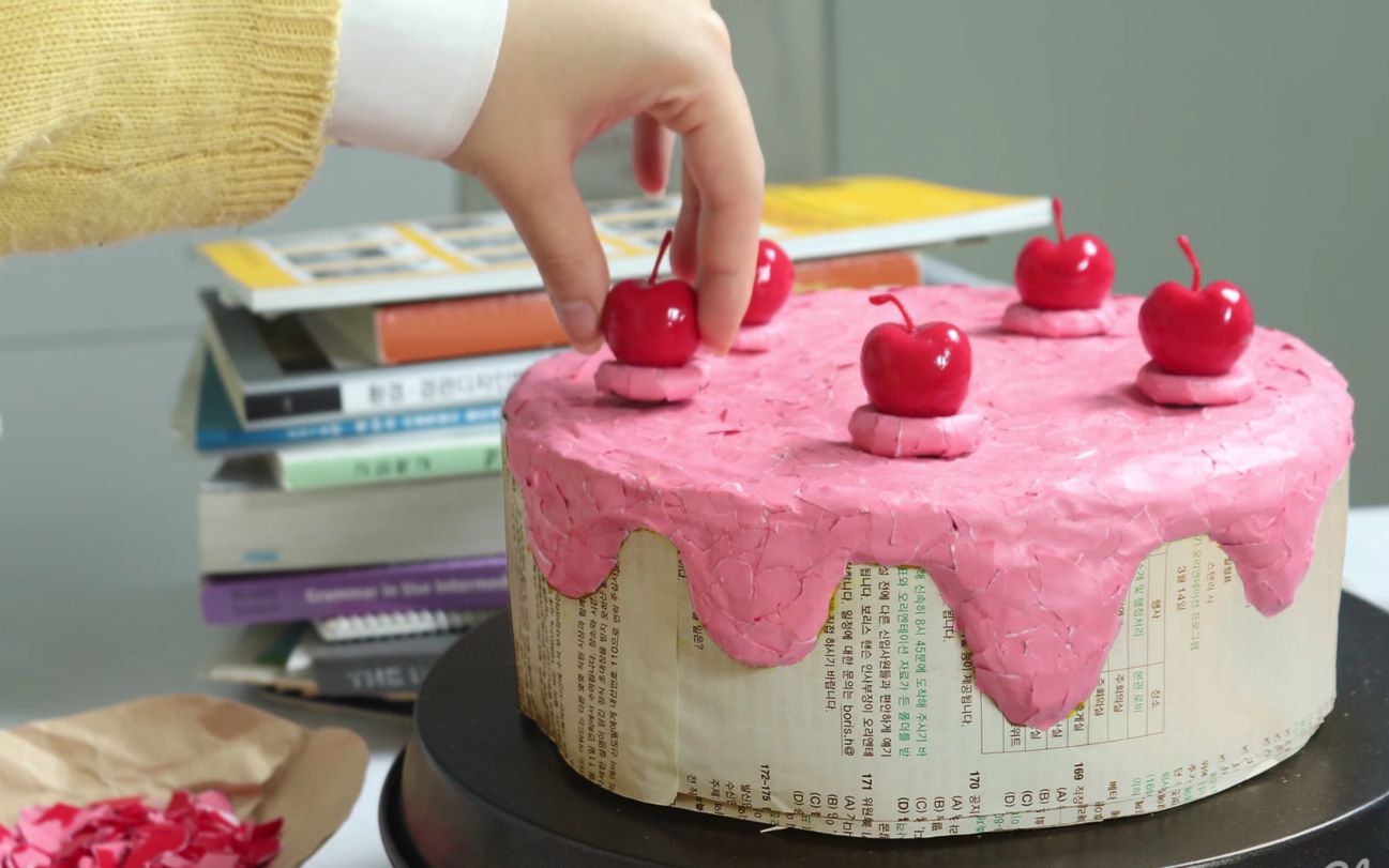 ...看过来!教你一招把书本变成樱桃蛋糕,化悲痛为食欲【创意定格动画】