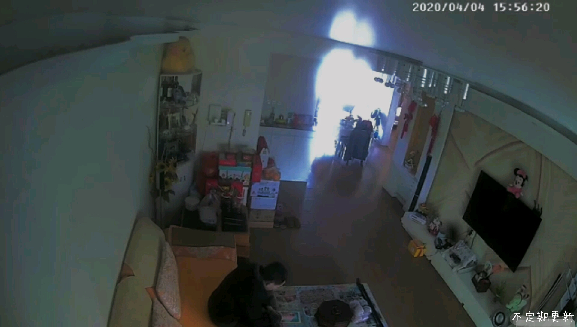 拿电动车电瓶回家充电,6秒钟爆炸,你怕了吗?