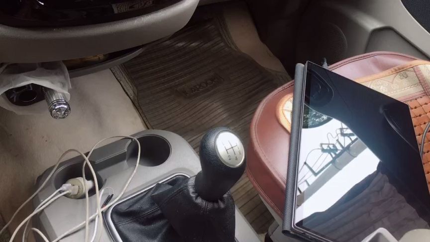 如何用一部手机变成车载大屏幕触屏导航仪的