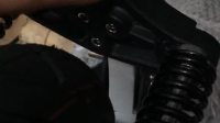 电动滑板车前轮晃动该如何处理