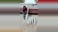 这块木板完美诠释了什么是杠杆原理,太牛了