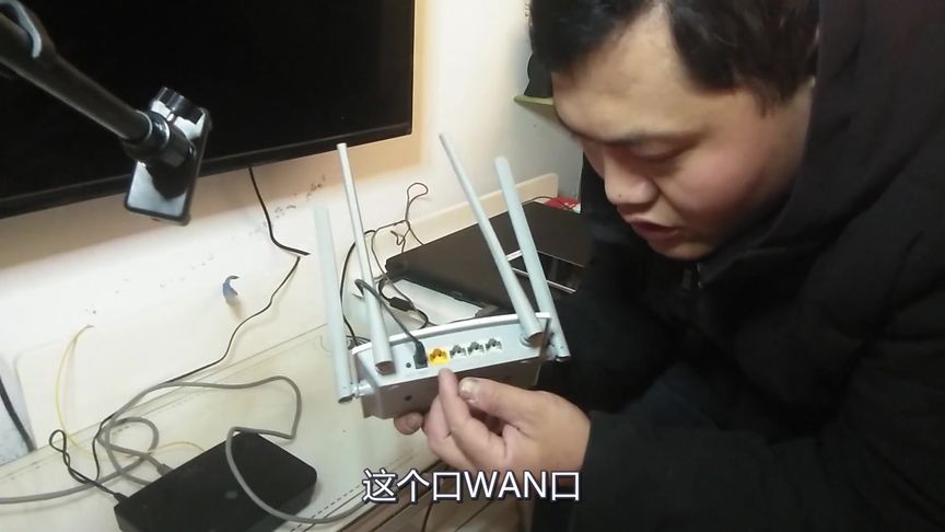 家里无线网络不通,坤哥拿起手机5分钟搞定,原来还是个高手呀