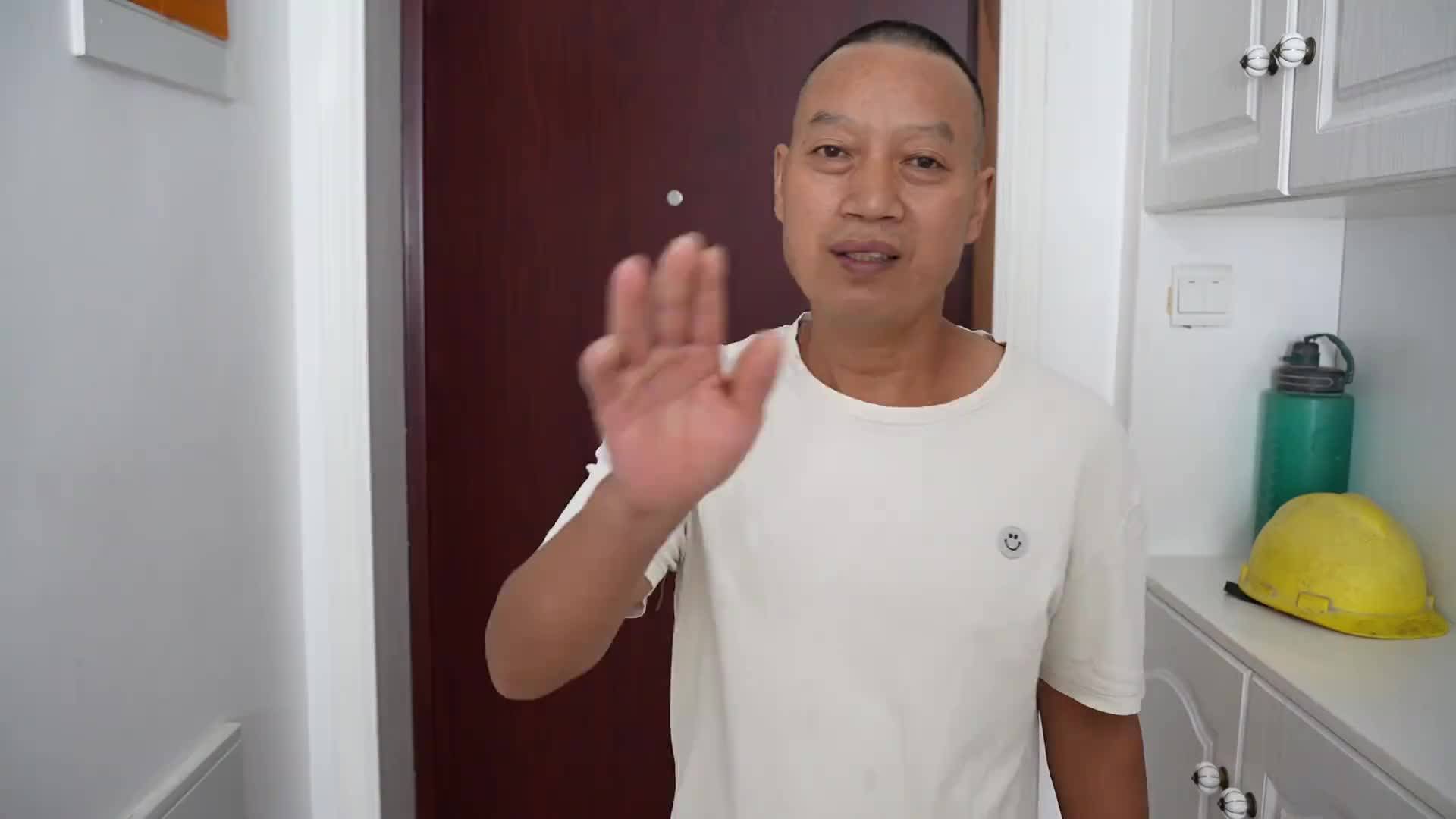 伤残10级,找老板商量自费问题,回家吃火锅聊聊
