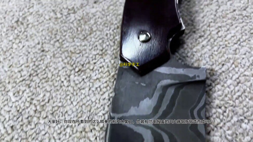 这位铁匠用灭火器打造一把厨房刀