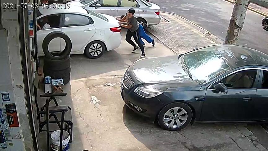 起亚K2更换起动机和曲轴传感器 大别克补胎