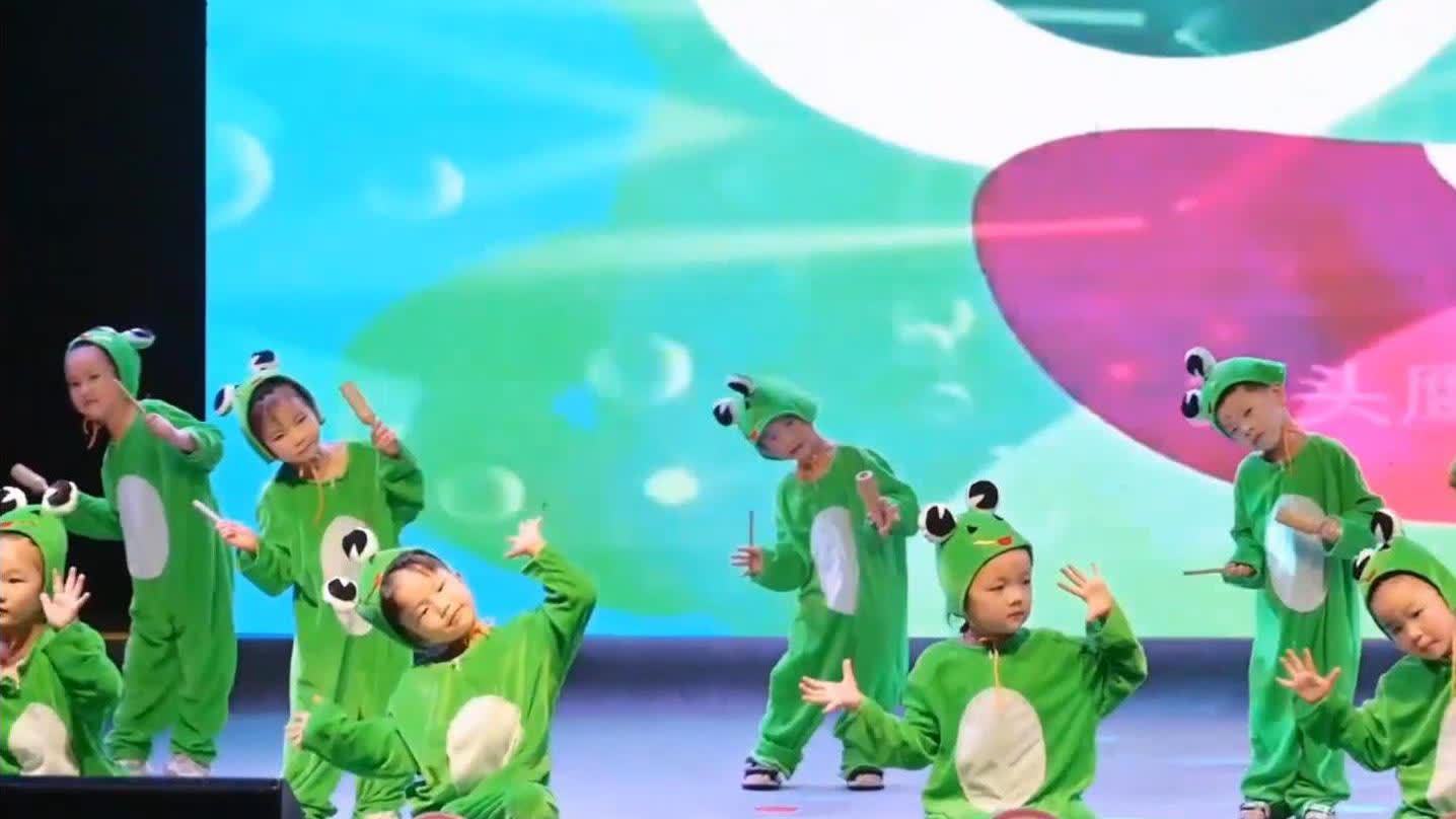 幼儿园小班舞蹈《小青蛙》动作简单易学,宝贝们太萌了#幼儿园