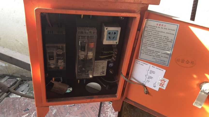 工地这么多手持电动工具,也得一机一闸一箱一漏,这活真没法干