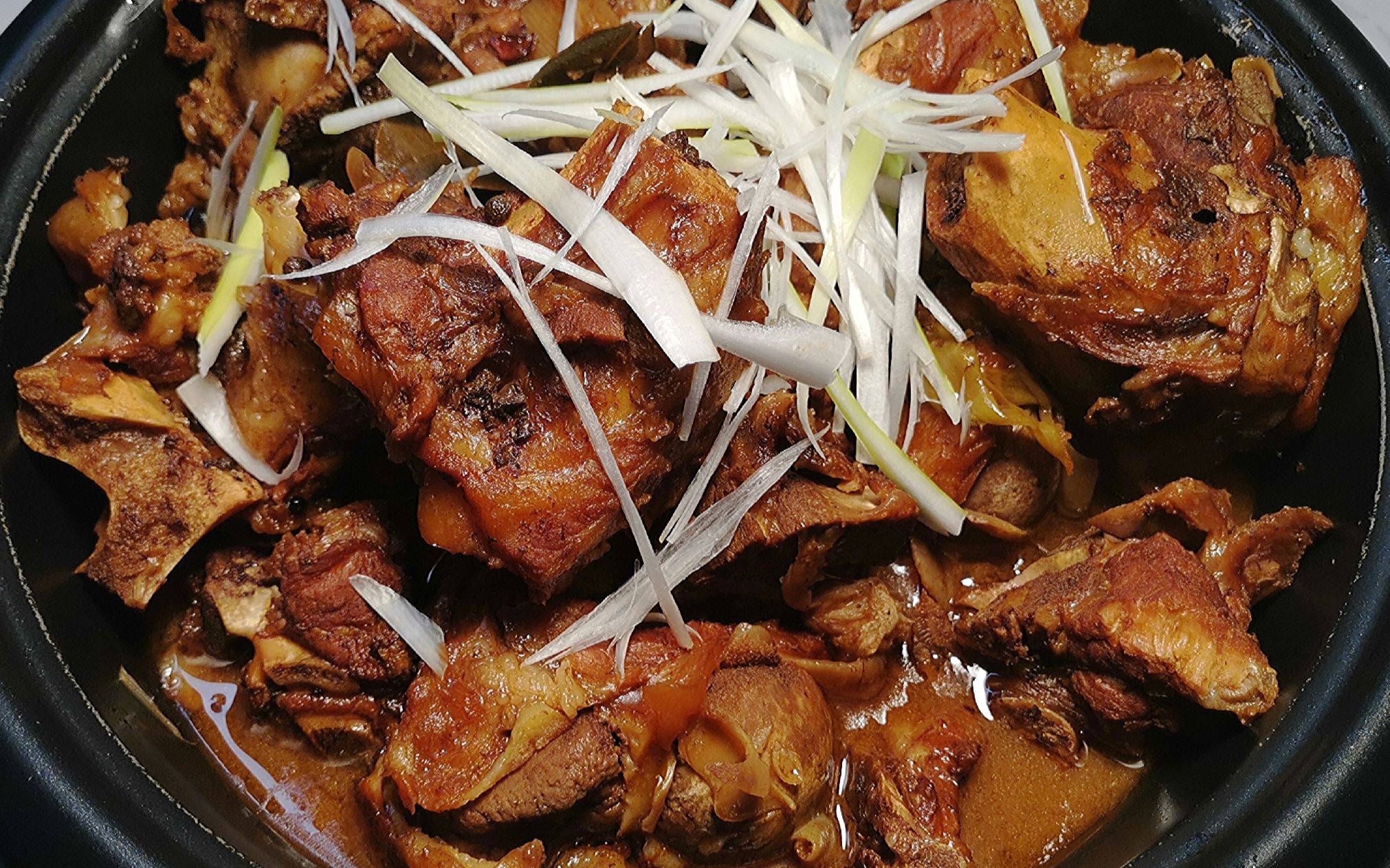 酱香猪大骨的家常做法,酱香味十足,软嫩入味,连汤汁都不剩