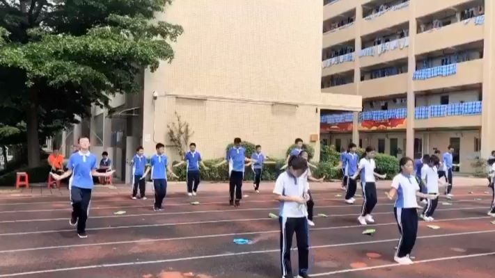 深圳初中学生体育课之跳绳公开课