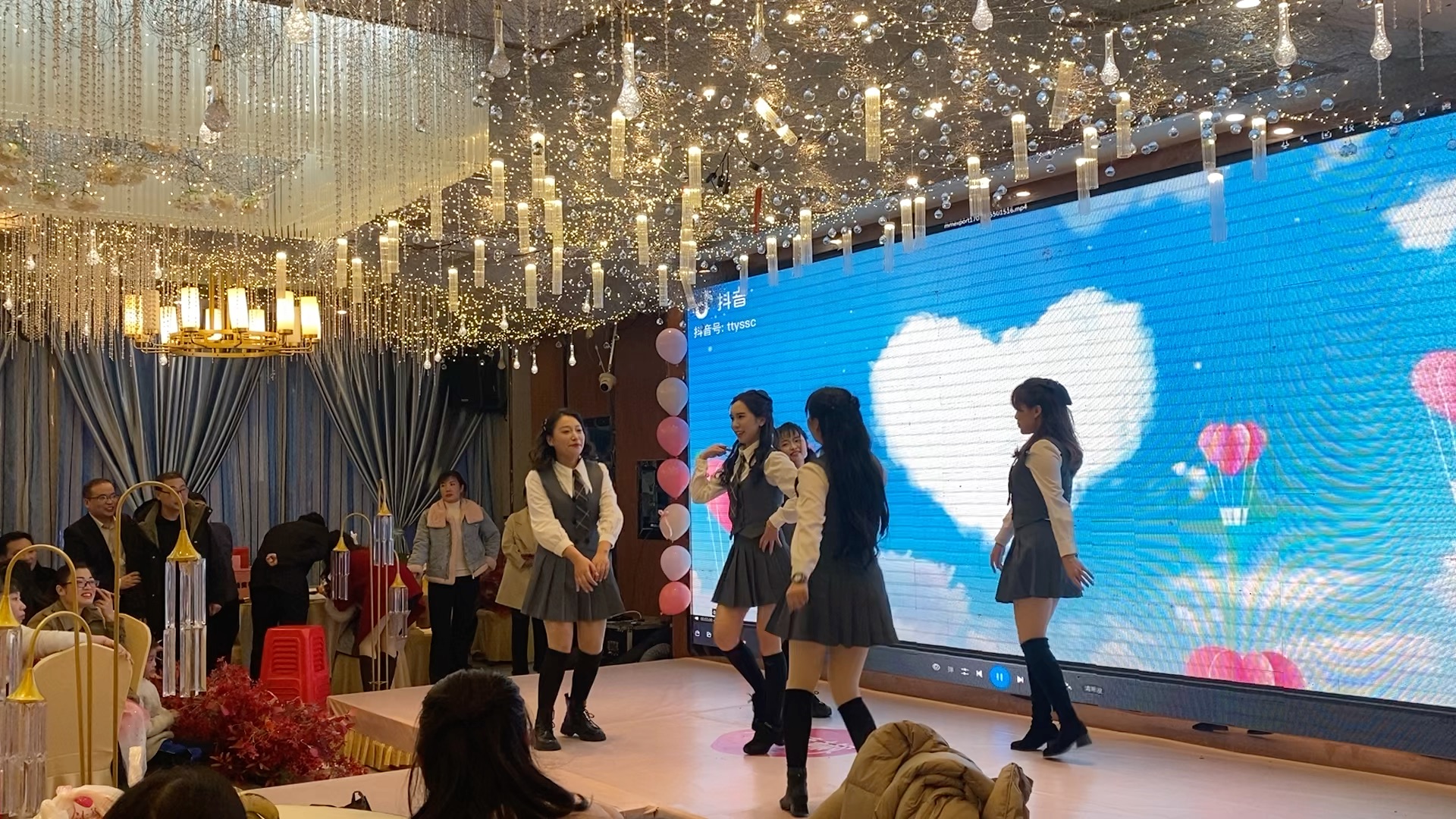 学校元旦晚会 教师表演 王心凌 爱你