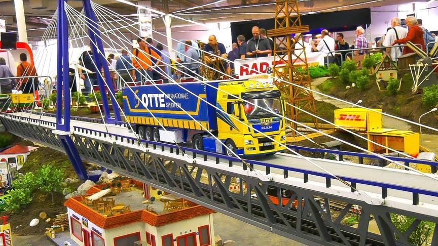 外国汽车模型大赛:场景还原超真实,汽车做工令人叹为观止!