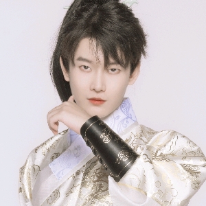 Zouzi南 