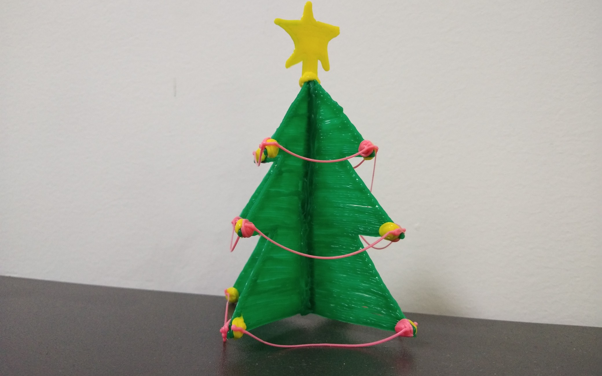 圣诞节快要来了,一起来用3D打印笔制作一颗圣诞树吧!