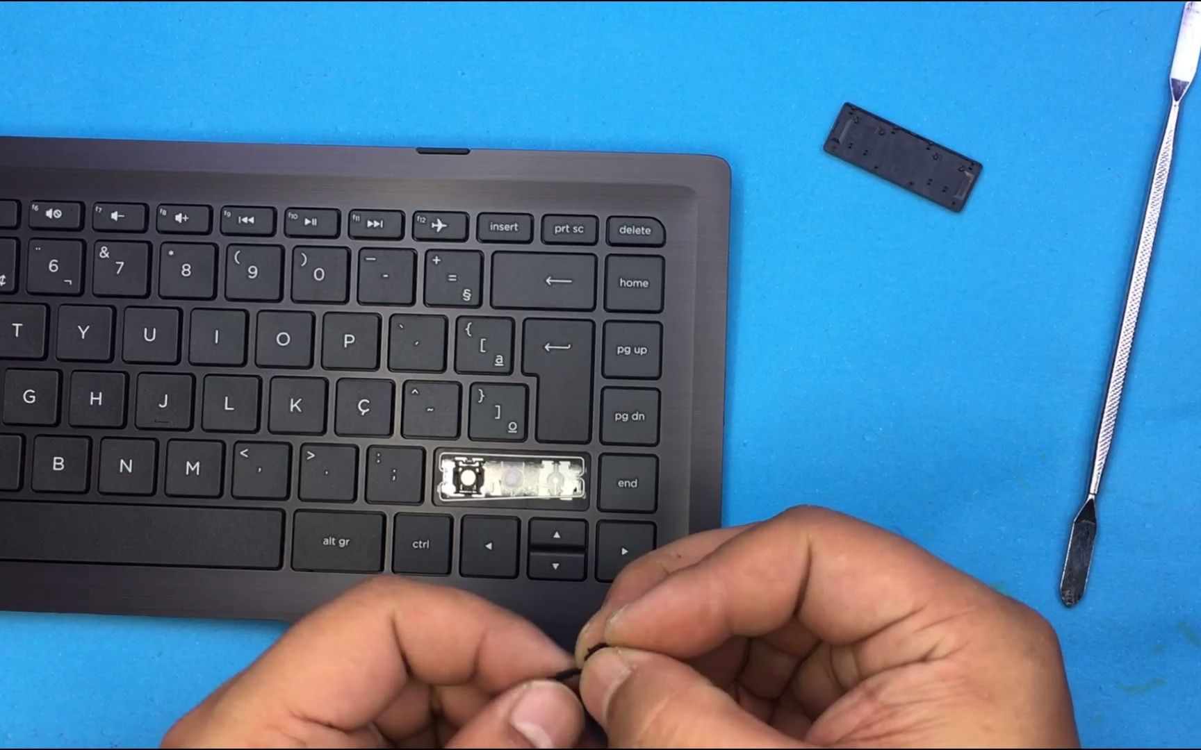 惠普笔记本键盘按键拆装:hp Pavilion X360 13-S000 13-S 系列