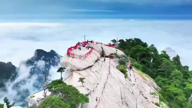 不只在画中!雨后华山云海翻涌如仙境