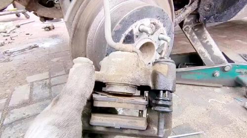 自己动手更换刹车片要注意的题