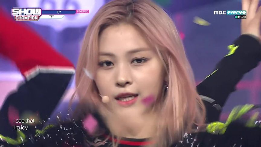 韩国靓女团ITZY,人气歌谣 《ICY》现场版