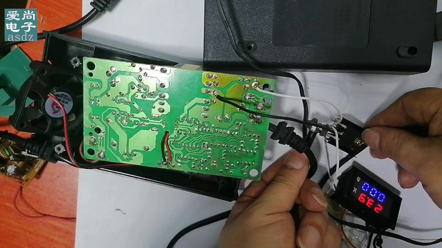 电动车充电器改可调电源,只需几个元件,不损坏充电器,一机两用