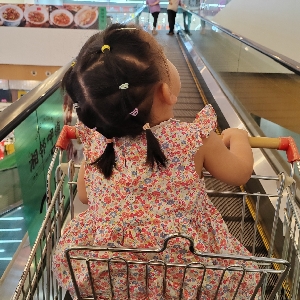 比耶还是比心 