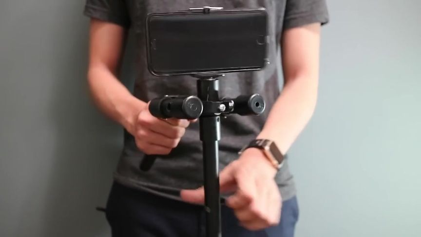 三轴稳定器太贵了,小伙一气之下自制简易云台操作逆天