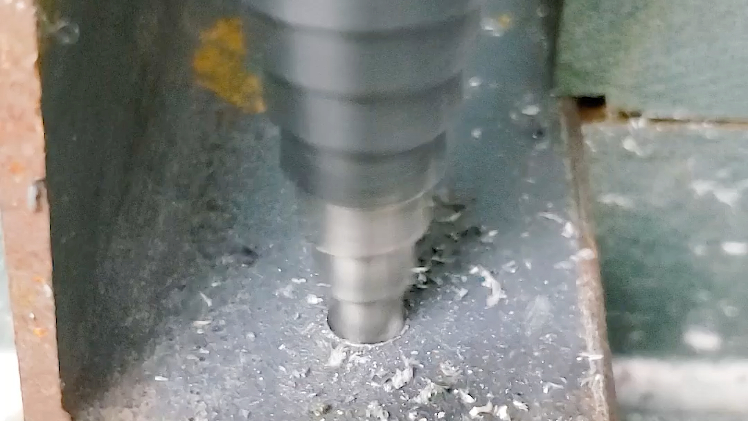 宝塔钻头,又叫阶梯钻头,可钻不锈钢木材铁皮薄钢板等!