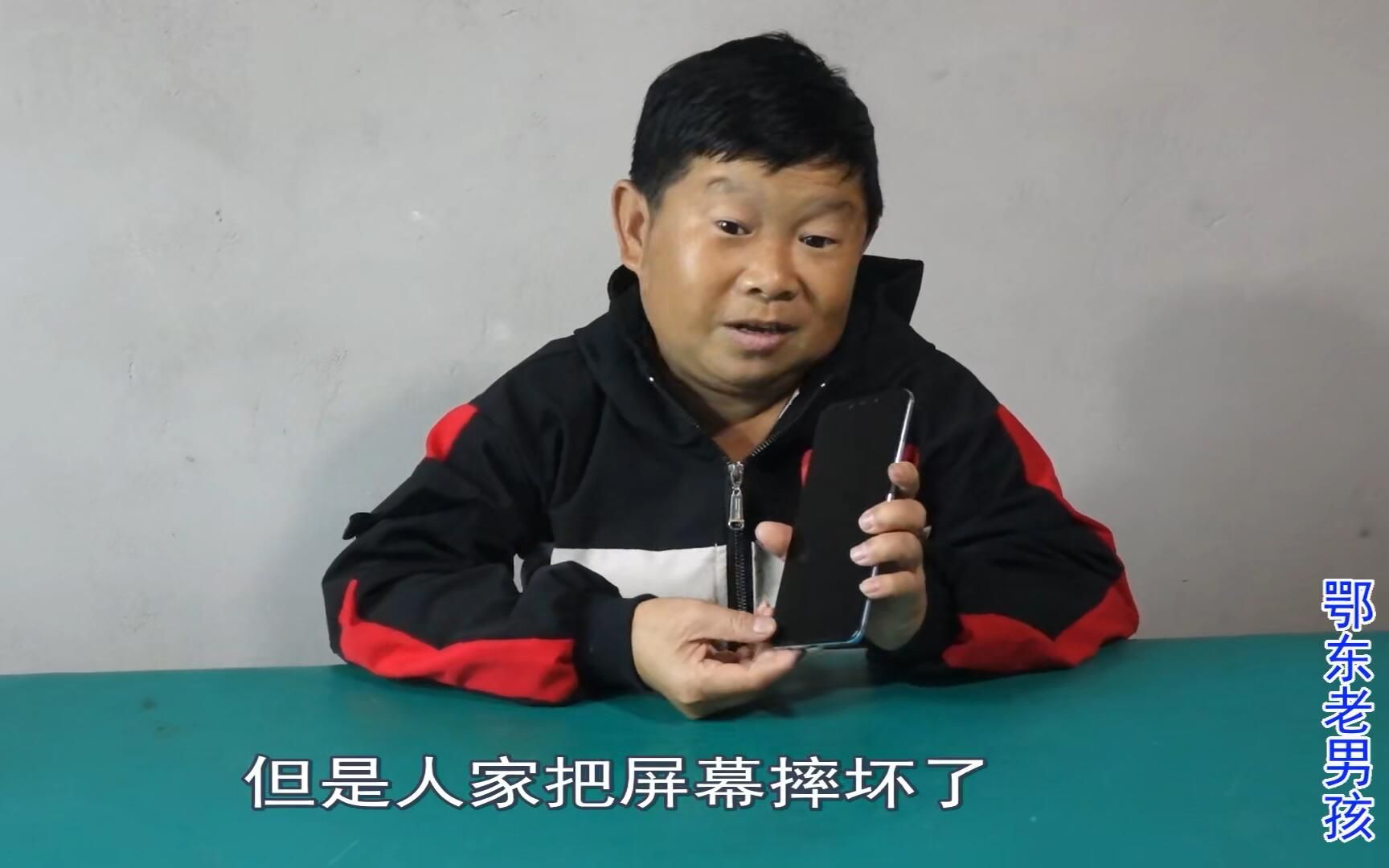 朋友的华为手机碎屏了,自己买了新屏不会装,老男孩无奈跨界换屏