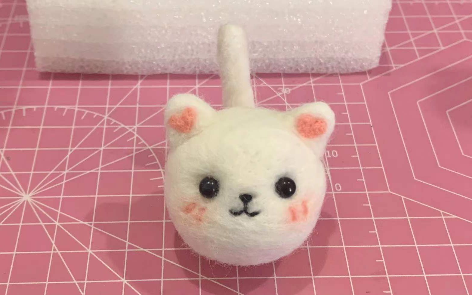 小猫咪羊毛毡戳戳乐视频教程手工DIY制作礼物钥匙扣车挂件