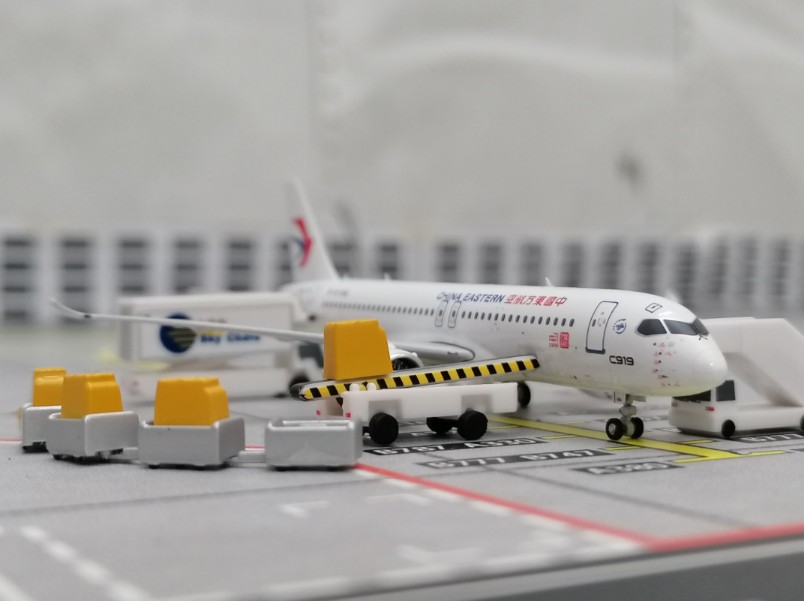 开箱测评1:400飞机模型:东航c919首航