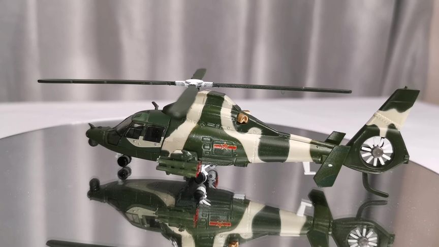 模型开箱:1:100的直-9武装直升机模型,麻雀虽小五脏俱全呐