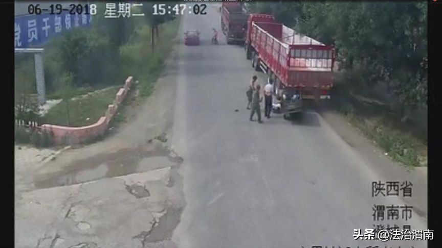 “分心驾驶”追尾大货 惨!渭南澄城县典型交通事故案例