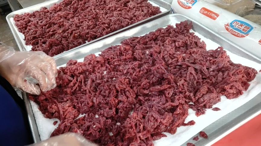 每天厨房最忙碌的人。都在干啥。就我美了。跟厨师长聊天有意思