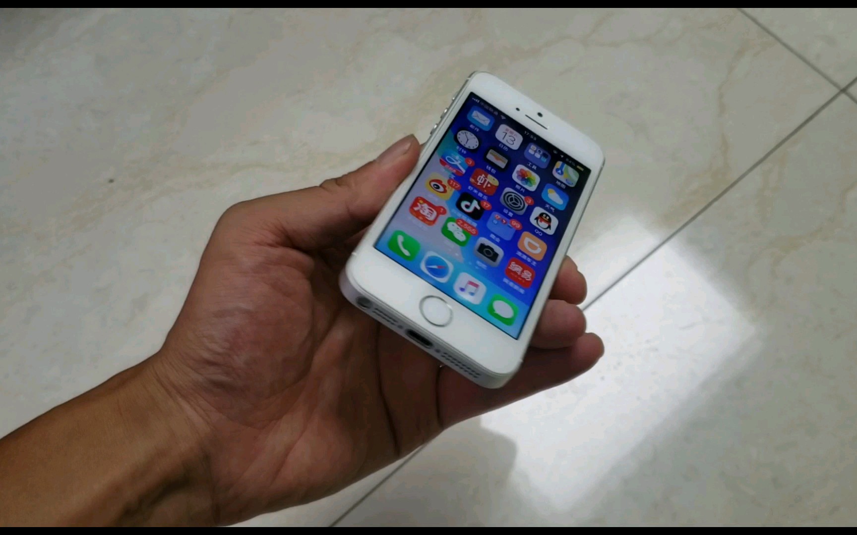 给陈年的iPhonese换一套外壳,结果出现了蛋疼的问题!