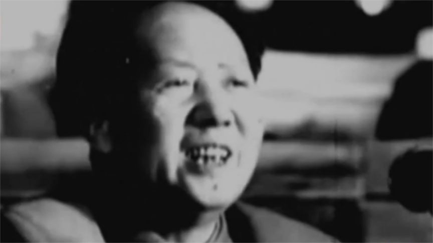 1962年,中央召开七千人大会,毛主席在会上提出自我批评
